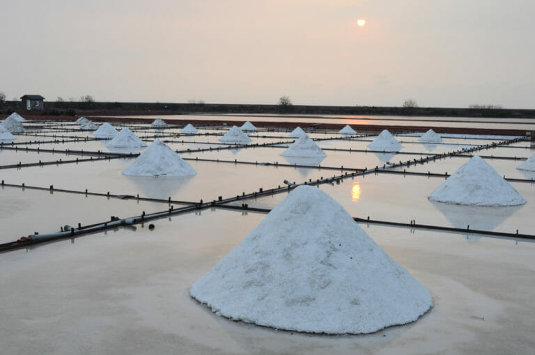 Is Salt Flammable / Will It Catch Fire?